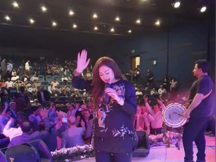Pakistan Generals dance with pop singer Humaira Arshad to mark ‘Kashmir ...