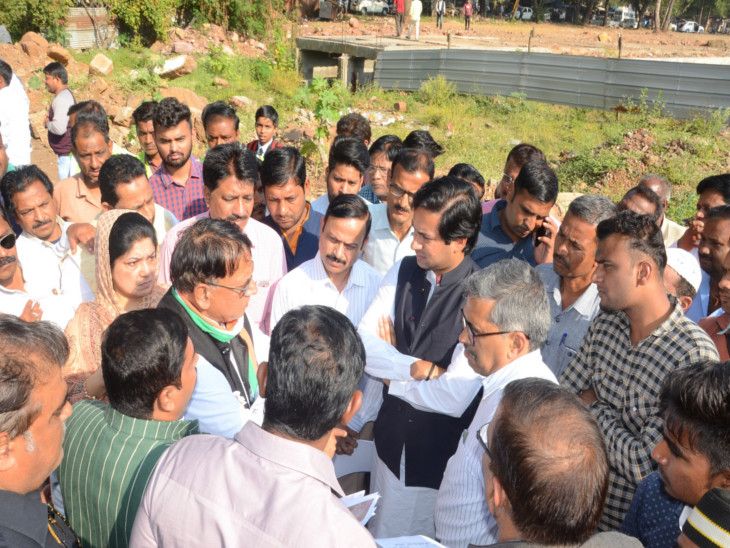 Jayawardhan said- Displacement plan for smart city area will be made in ...