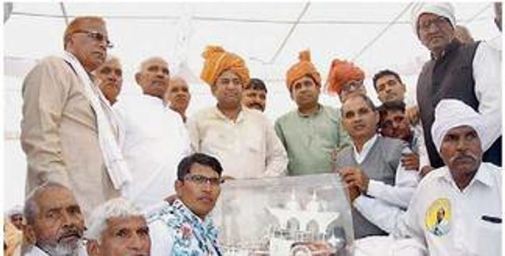 Rohtak News - haryana news villagers welcomed mla surendra panwar in ...