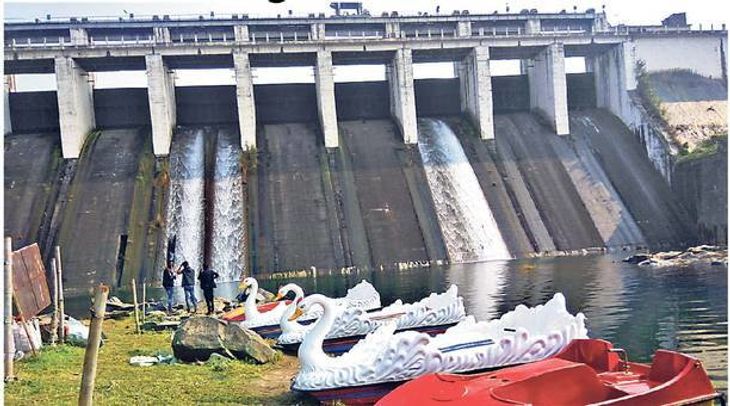 Patratu News - the water falling from the gate of the dam the scene of ...