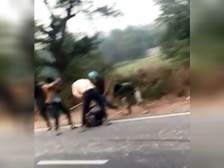Police beat up young man with lathi-sticks, police arrested 5 after ...