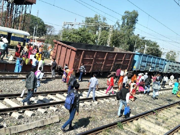 train derails at Garhwa road station in Palamu , rail traffic affected ...