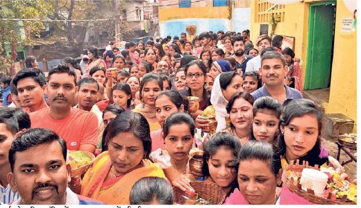 Gaya News - one lakh devotees climbed 365 stairs saw pataleshwar ...