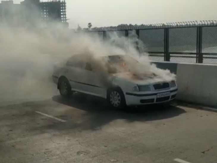 Fire extinguished suddenly in car passing through Jahangirpura-Dabholi ...