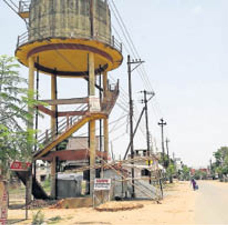 In Azad Nagar under the guise of 1 day, one gets half an hour of time ...