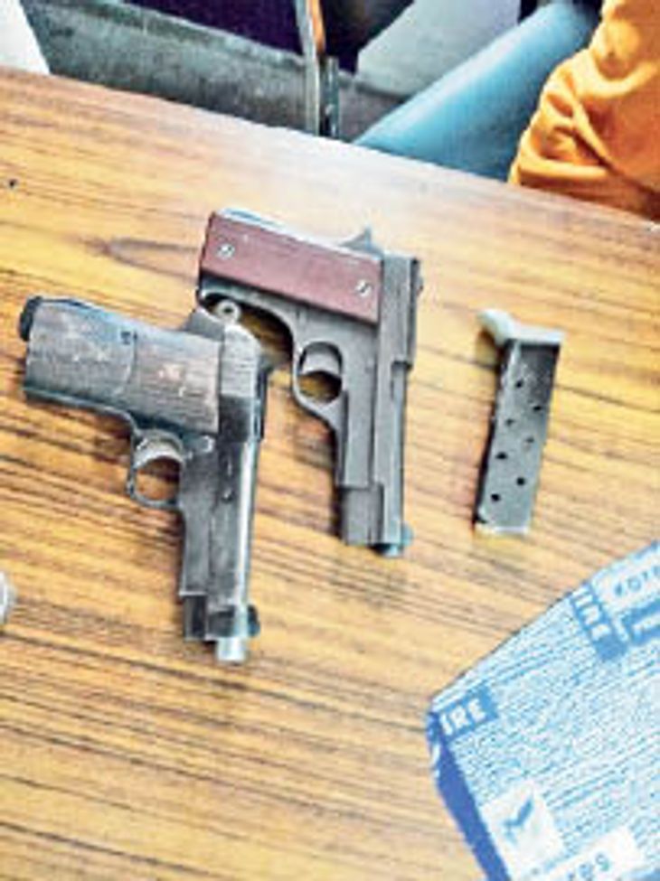 Firing on police to catch gangster, head constable abuses, four accused ...