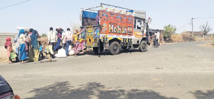 Corona sample to be screened for 54 people of Bambori and 25 people of ...