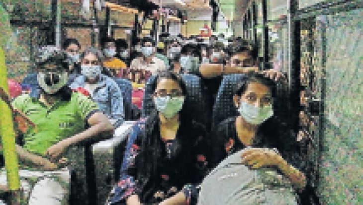 Students of Dumri block reached their home from Kota | घर वापसी: डुमरी ...