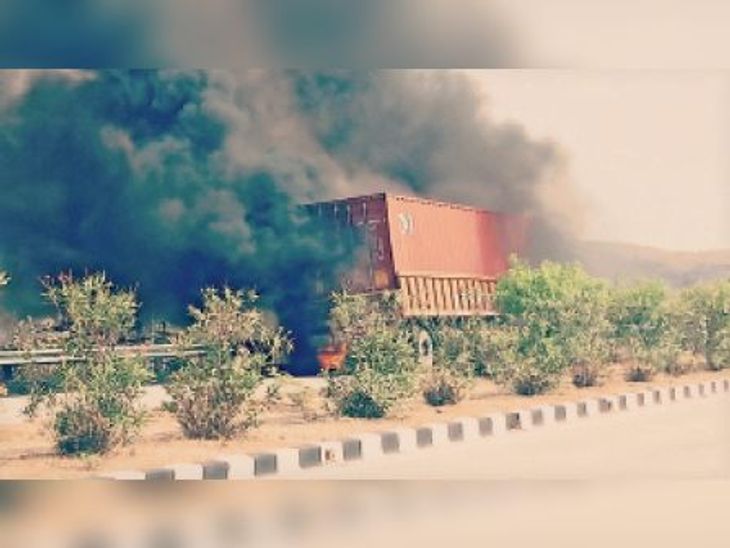Moving container caught fire, 23 tons of thread burnt, driver-driver ...