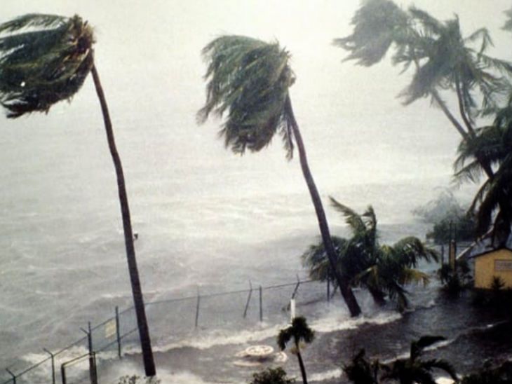 NDRF evacuates many areas due to super cyclone Amfan waves 15 feet high ...