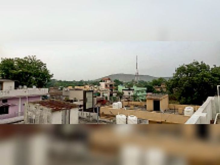 Partial effects of Amfan in the district, strong wind and light clouds ...