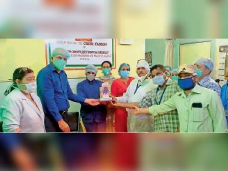 Ward attendant's day celebrated in civil, workers performing excellent ...
