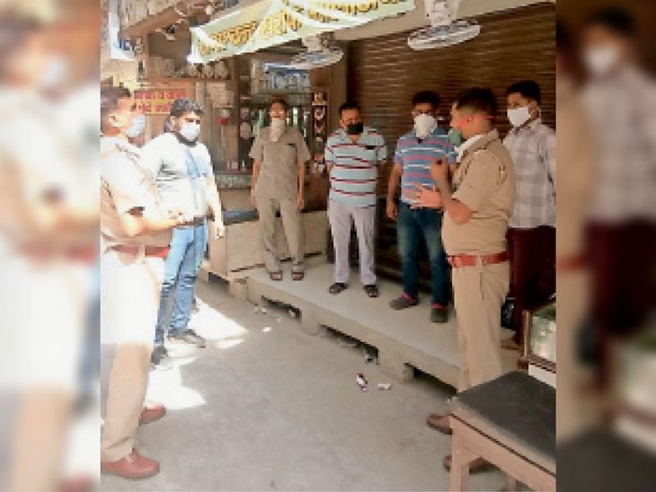 Miscreants can wear masks, jewelers take photo and name of every ...