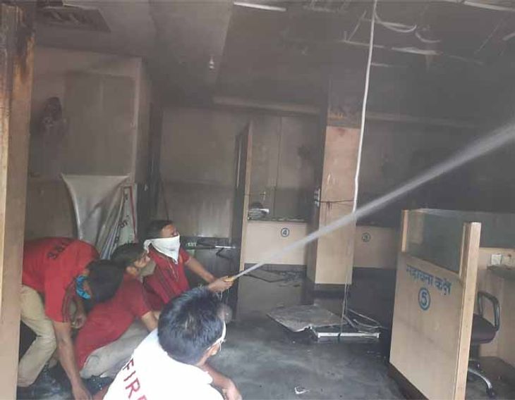Fire in Indian Bank branch due to short circuit in electrical wires ...