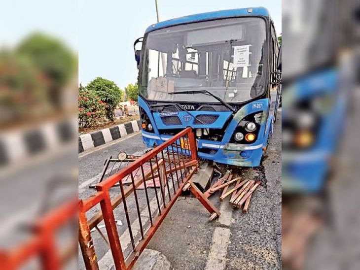 Bekabu City Bus BRTS railing broke down divider near Daksheshwar temple