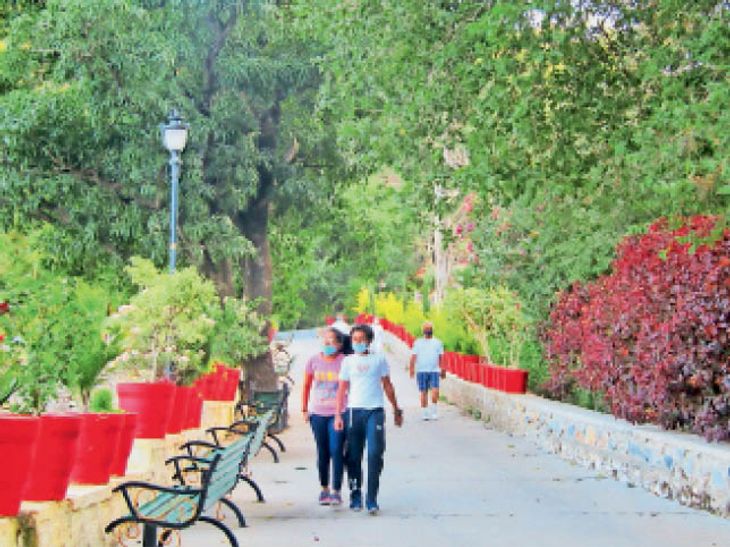 Time to walk on the circumambulation path in the morning and evening in ...