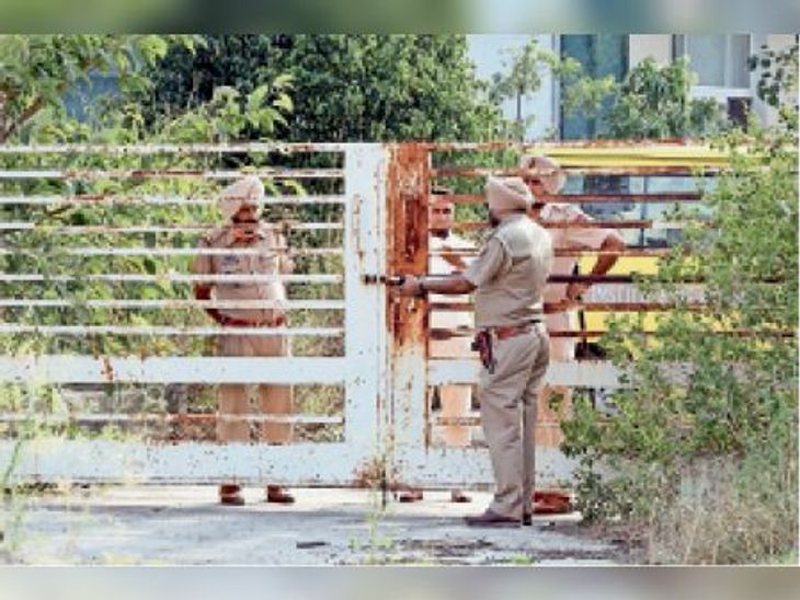 Pistol money stolen at the tip of a pistol in a housefed complex | चोरी ...