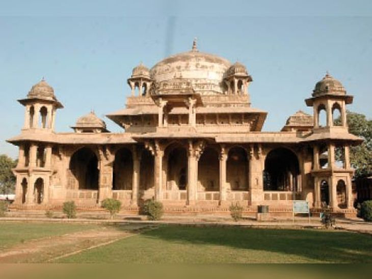 Neither Mansingh Palace will open on the fort nor Gujari Mahal and Saas ...