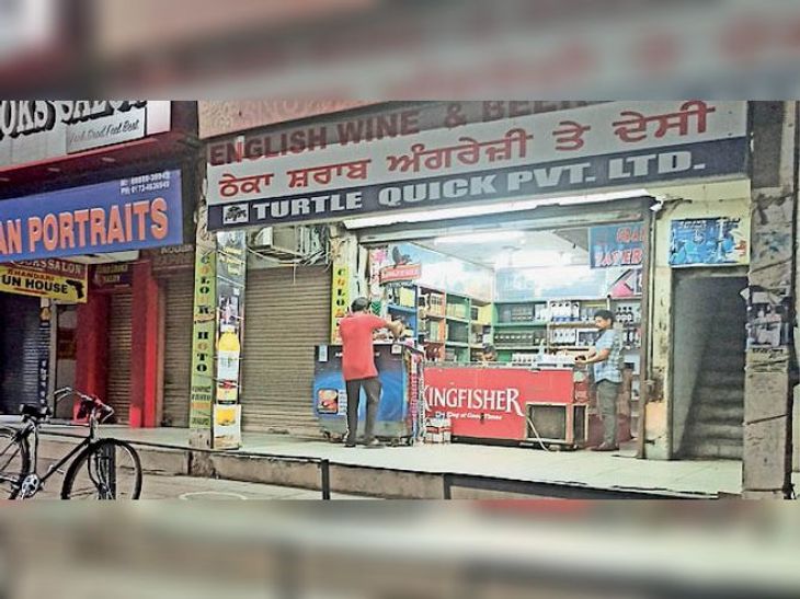 Despite the ban, liquor contracts are open till 10 pm, closing time is ...