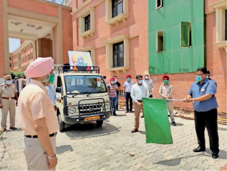 DC flagged off 3 vehicles from Corona for awareness | मिशन फतह: डीसी ने ...