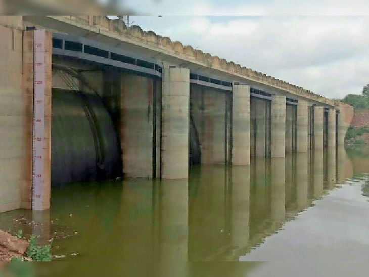 The state's largest earthen dam will spill over five to 600 mm of rain ...
