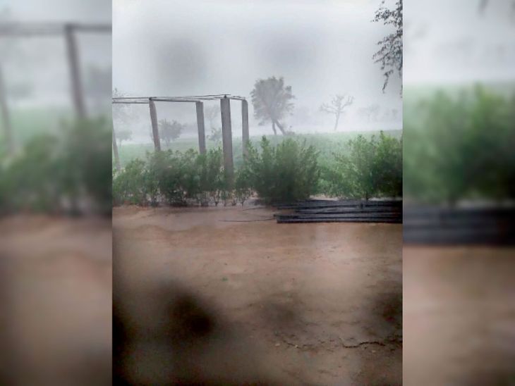 Stormy rains in Sekhala submerged roads, trees and poles in villages ...