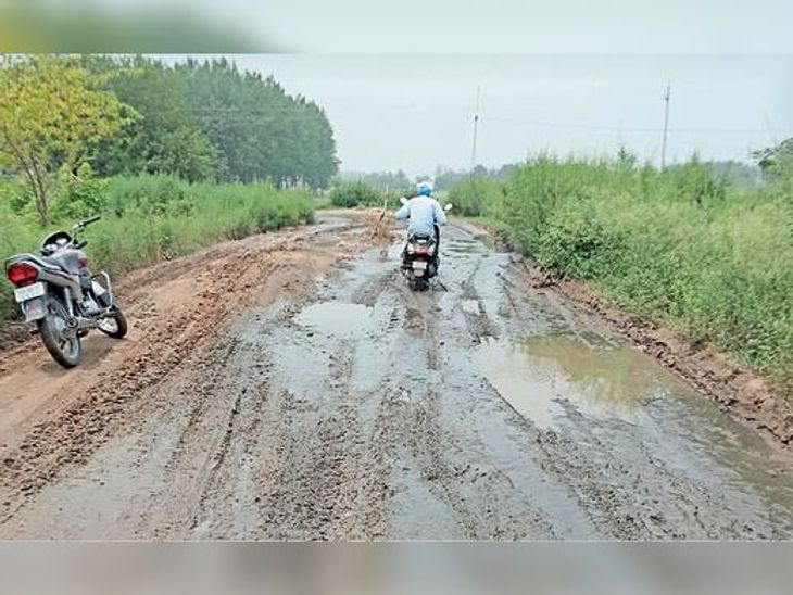 Paprali and Badali road in bad condition, difficult to walk | समस्या ...