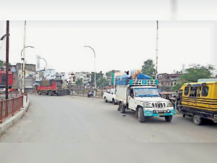 Veer Savarkar Bridge built at a cost of four crores has become a ...