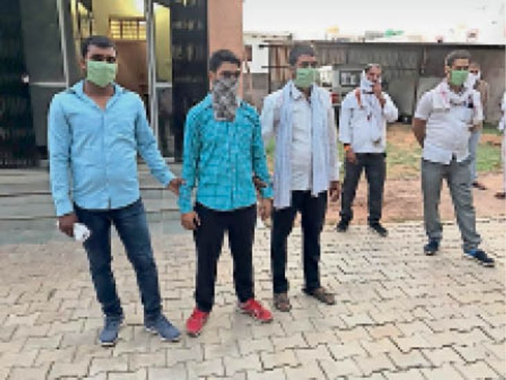 ACB caught red handed taking bribe of 20 thousand rupees to forest guard