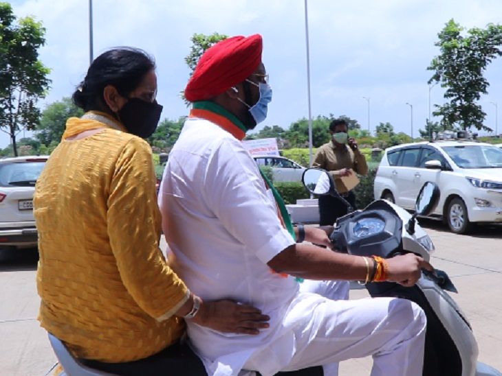 Mla Kuldeep Juneja Reached From Chhattisgarh Housing Board Office By ...