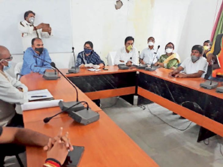 Construction of overbridge at Saria railway gate is necessary, all ...