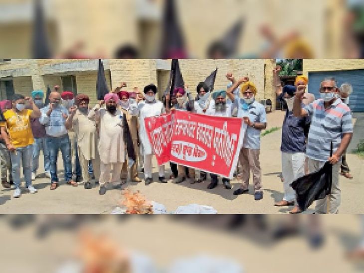 Employees rallied at Moga bus stand | विरोध: मोगा बस अड्डे पर मुलाजिमों ...