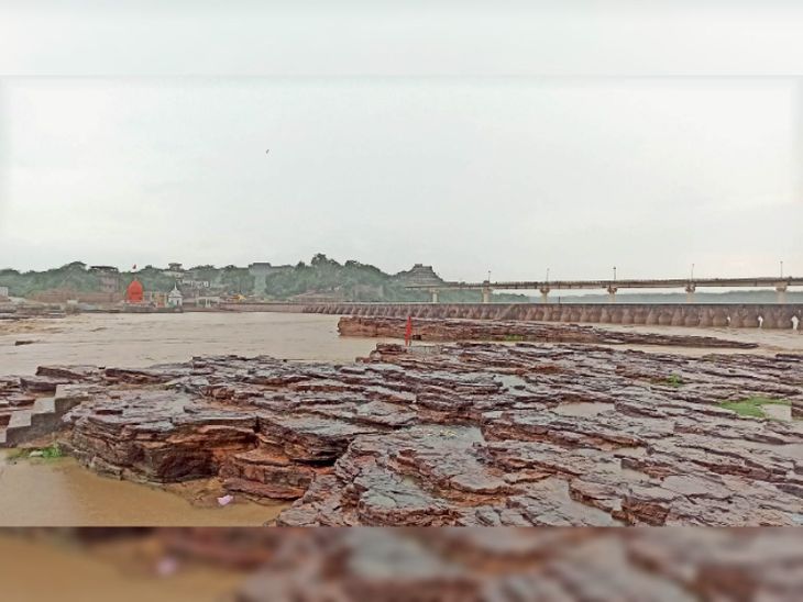 Sunkuan Dham: Water released from Madikheda Dam of Shivpuri, temple ...