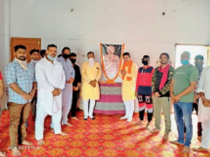 General Arun Sridhar Vaidya celebrates Martyrdom Day, Shiv Sena Hind ...