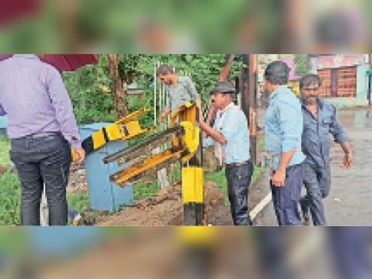 Sea gate boom broken, big accident averted | सुधार कार्य: सागर गेट का ...