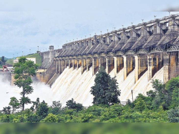 Two gates of Bargi dam were closed, now water is being released from 11