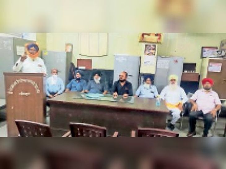 Against the attitude of the government, the workers and pensioners ...