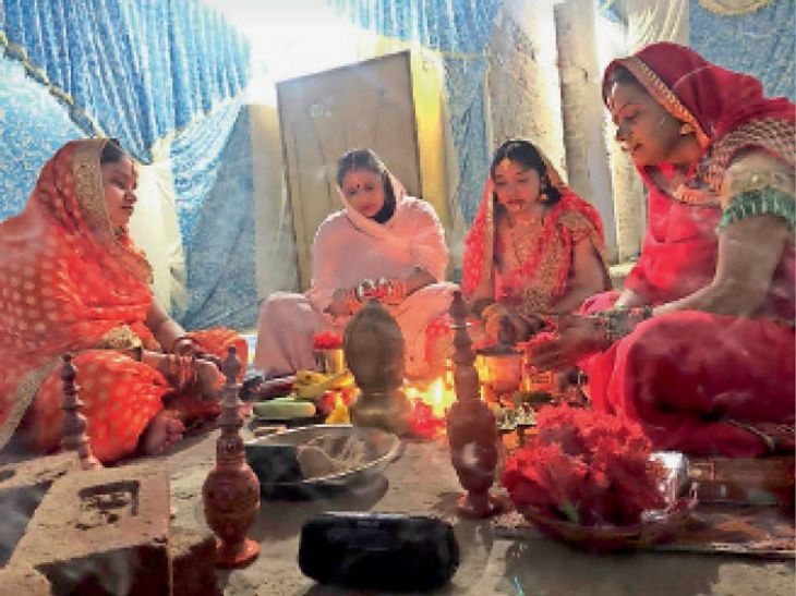 Women kept Nirjala fast, worshiped online to avoid corona infection ...