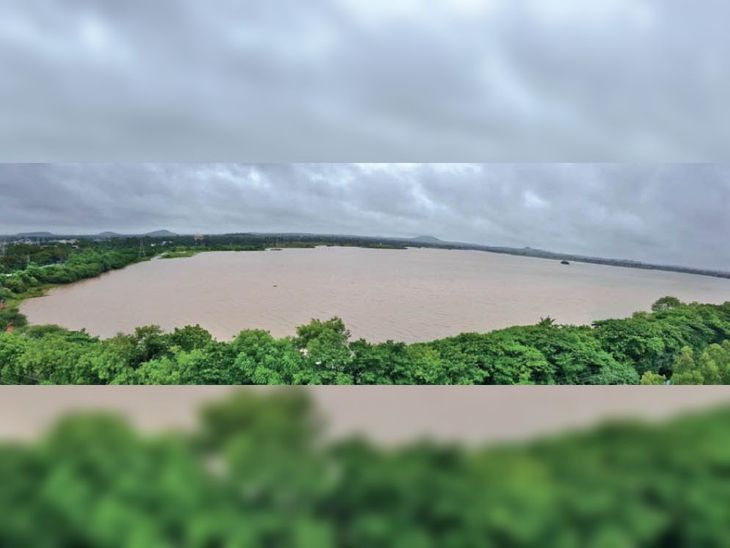 Unabridged pond in Indore for the first time in a day; Yashwant Sagar ...