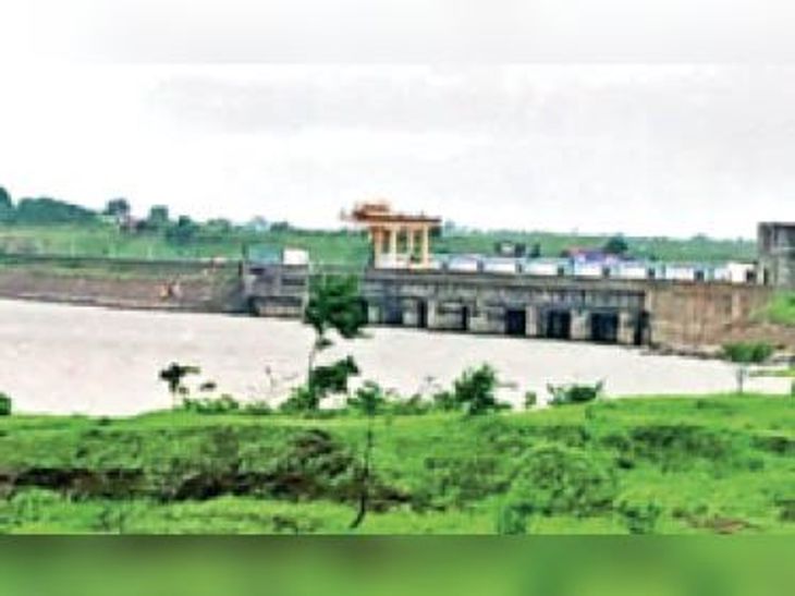Meghnagar has the highest rainfall of 8.84 inches, Thandla 7.42 ...