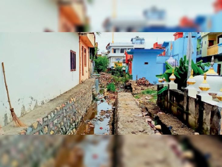 The work of the Upper Puli drain being constructed for 25 lakh rupees ...
