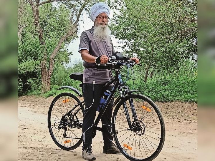 Baba with a bicycle, even at the age of 75, bicycles 75 km a day ...