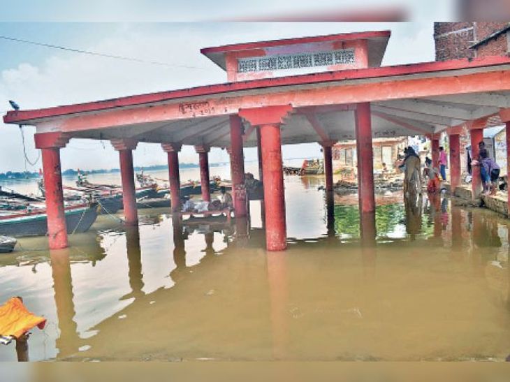 Ramrekha Ghat submerged due to flood water, water also rose on roads ...