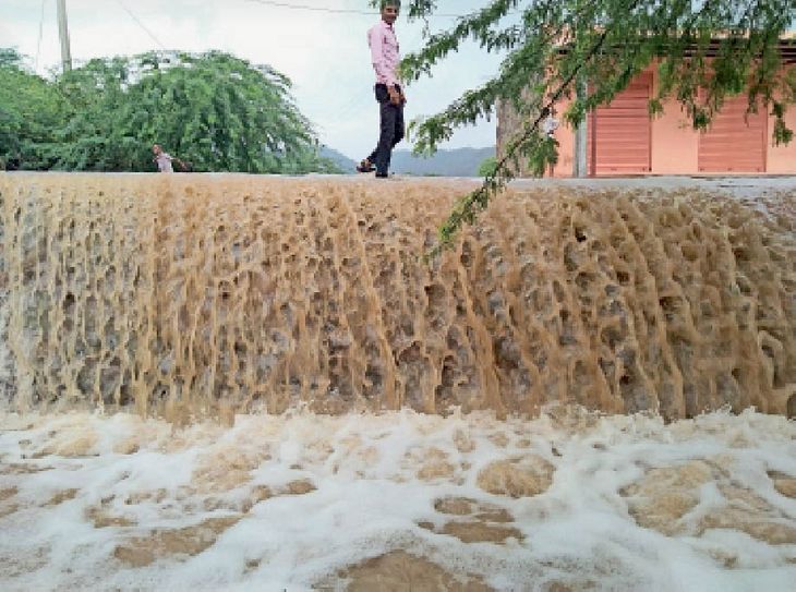 3 in Pachpadra, 2 inches of rain in Sedwa, water entered in houses ...