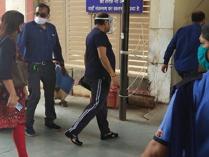 Nitesh Wadhwani's passport deposited in court | ऑपरेशन कर्क: नीतेश ...