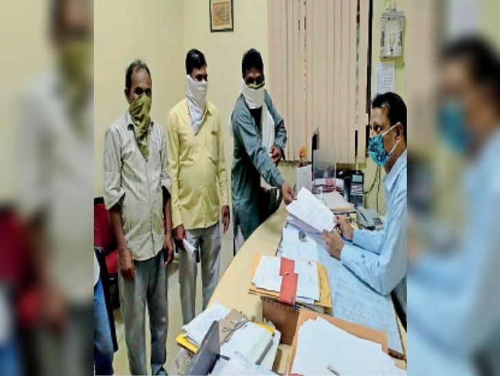 Bhil-Meena reservation should be divided on the basis of population ...