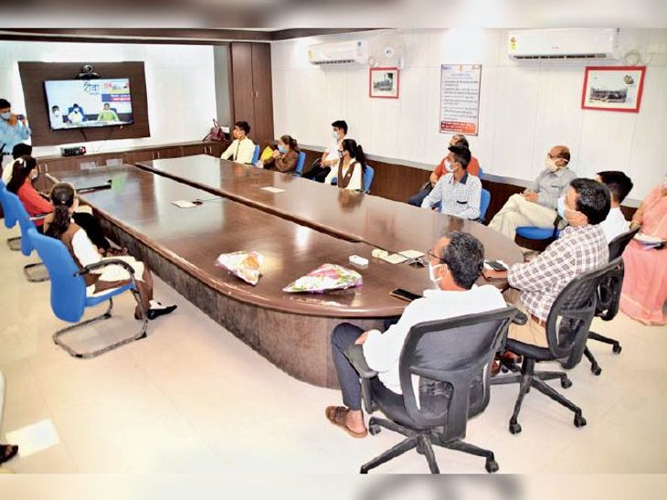Tandon should not look back till the target is achieved: Tandon ...