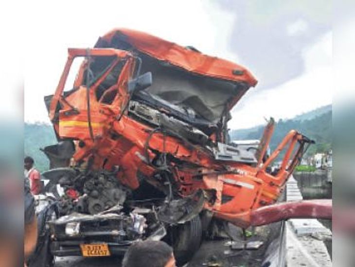 Two accidents, 2 killed, 5 injured in trolley collision within 10 minutes