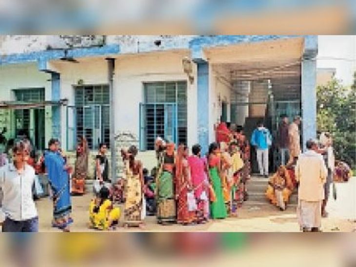 Outrage over non-submission of application for ration card at RTPS ...