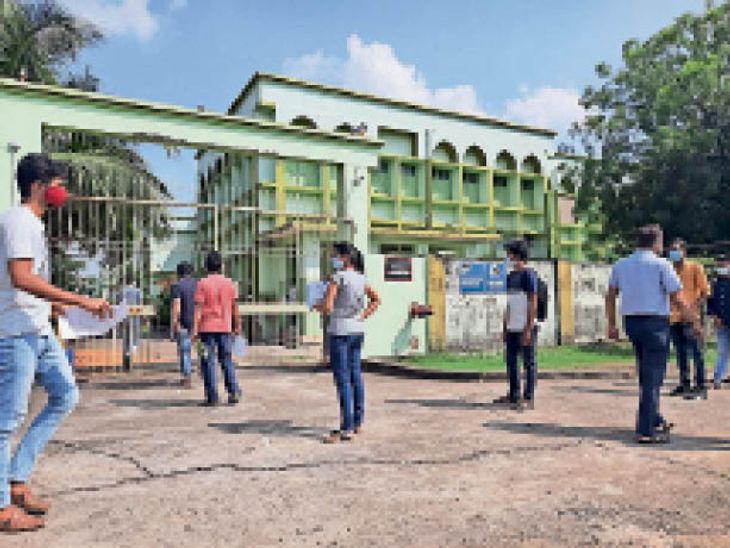 More than 650 students gave JEE Advanced, examination in two shifts at ...